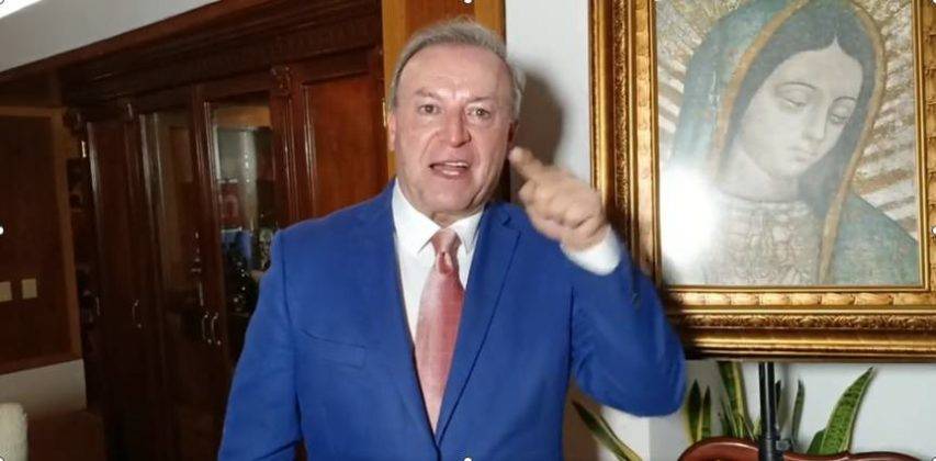 Se le cae cuadro de la Virgen a Gilberto Lozano; culpa a AMLO ...