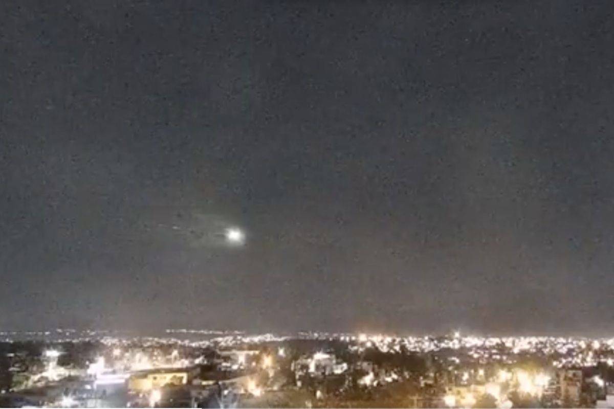 Video: Captan momento en que un meteoroide cruzó el cielo de México ...