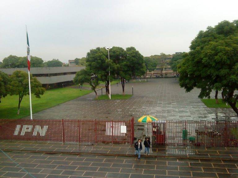 Alumnos de UPIICSA toman instalaciones y decretan paro indefinido ...